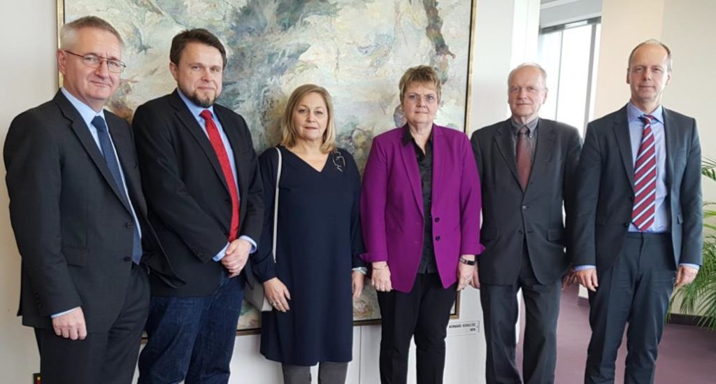 Arbeitsplatz der Zukunft: Ihre Sicherheit – Unsere Forderung ...